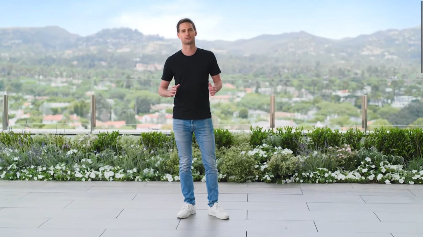 Snap CEO the Latest to Slam the Metaverse
